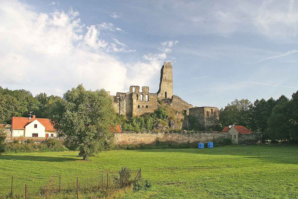 12 scenic commuter villages outside of Prague for those ready to leave ...